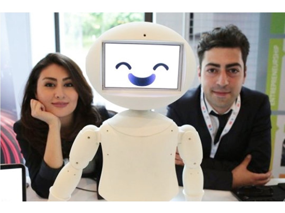 Social Robots: Programmable By Everyone